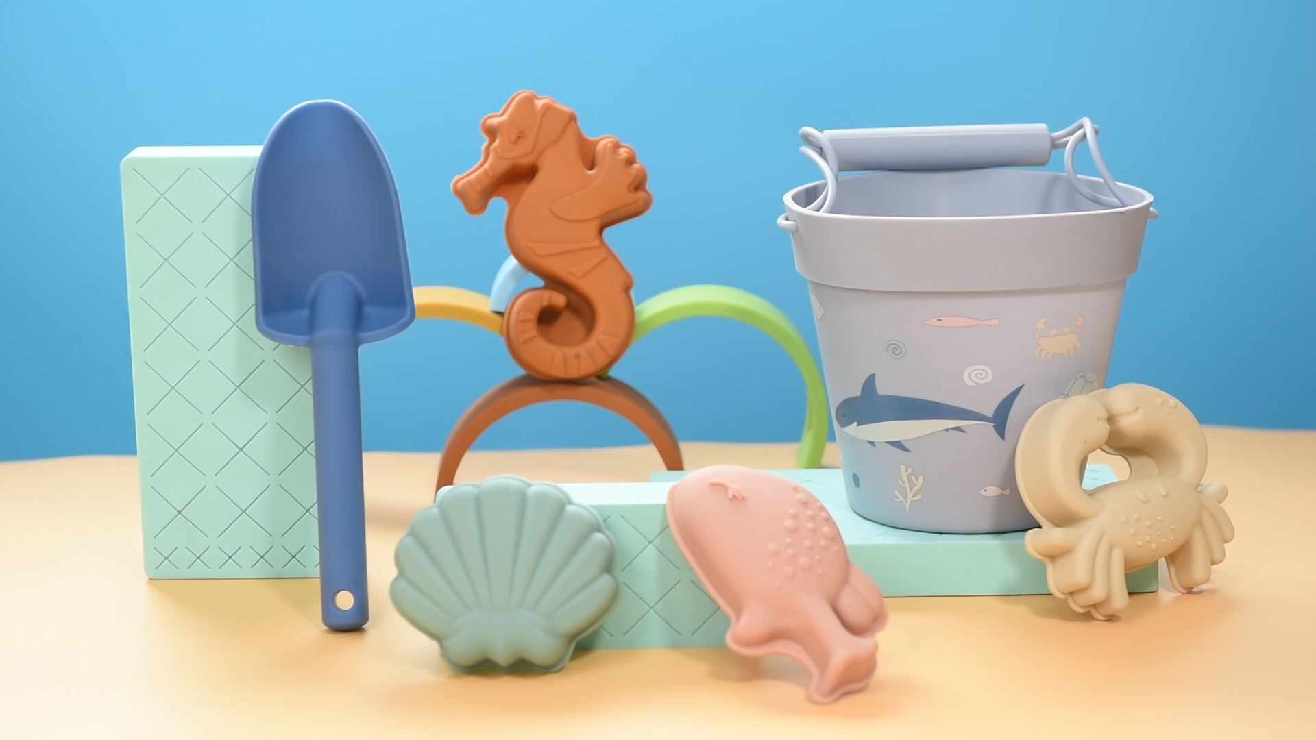 News - The Ultimate Guide to Customizing a Silicone Beach Bucket